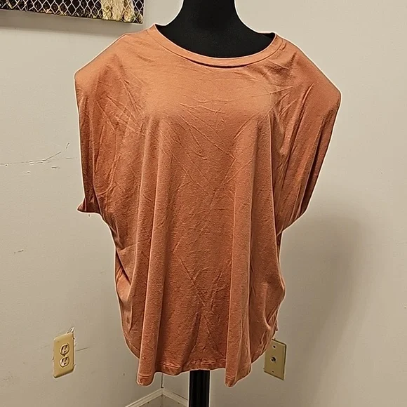 exaggerated shoulder pads